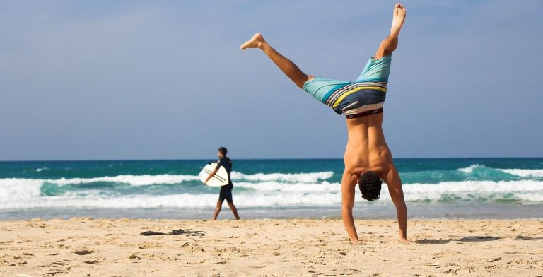 ¿Cómo jugar al bádminton en la playa? - Villa Badminton